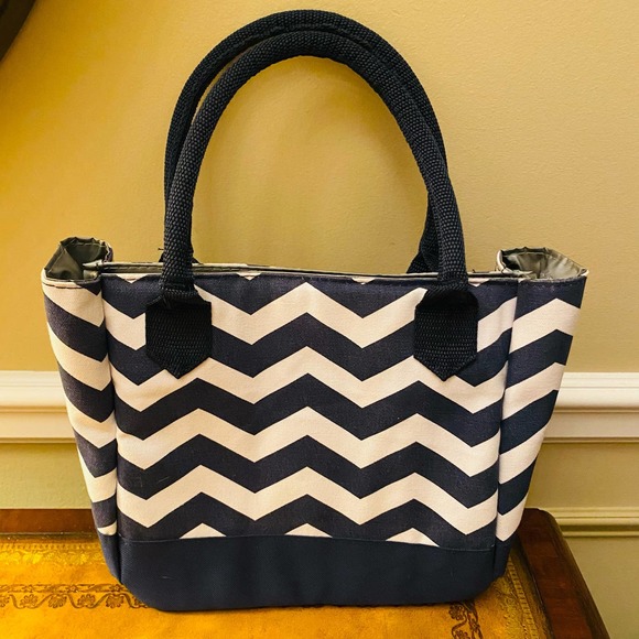 Bags | Insulated Chevron Patterned Lunch Beach Tote Bag | Poshmark